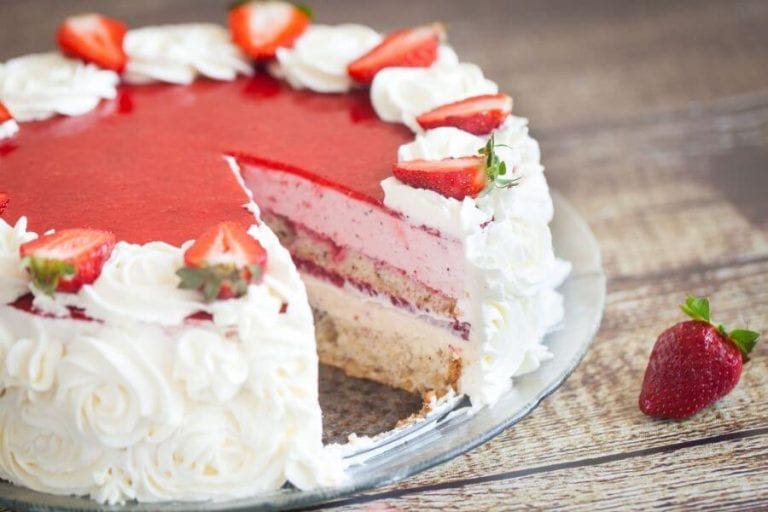 8 Ways to Level a Cake (With or Without Tools) - Baking Kneads, LLC