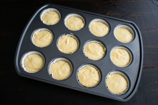 How to Use Cupcake Liners (And the Different Types and Their Uses ...