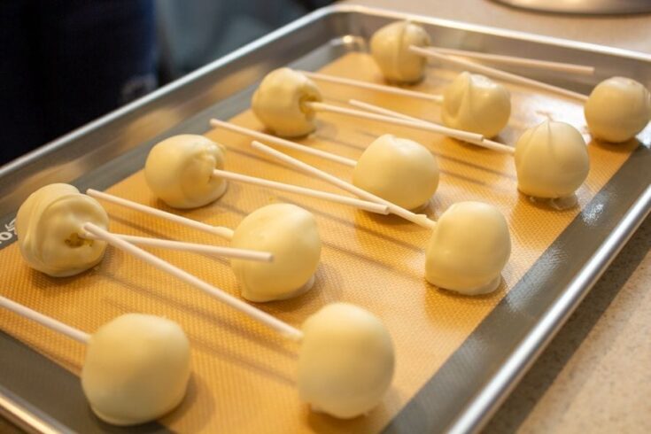 White Chocolate Cheesecake Pops (With Chocoley Chocolate) - Baking ...