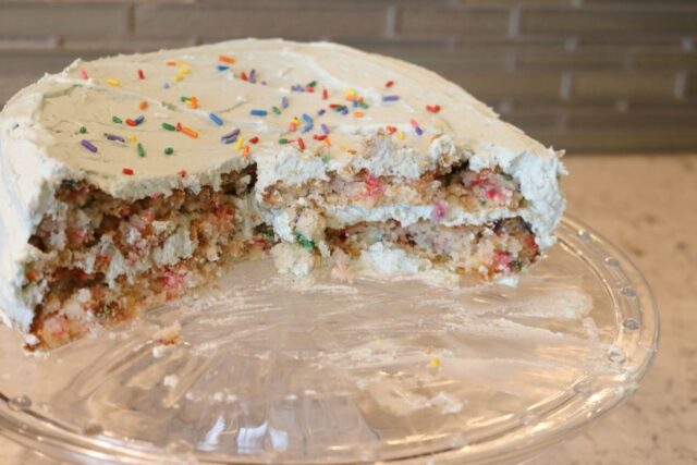Does Your Cake Fall Apart When Cutting? (This Is Why) - Baking Kneads, LLC