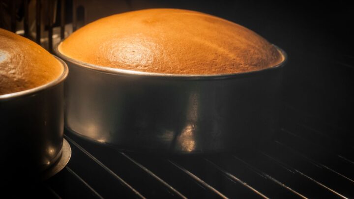 Is Your Cake Not Cooking in the Middle? (The Cause and Fix) - Baking ...