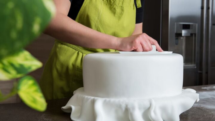 Does Fondant Melt in Hot Weather or on Whipped Cream? - Baking Kneads, LLC