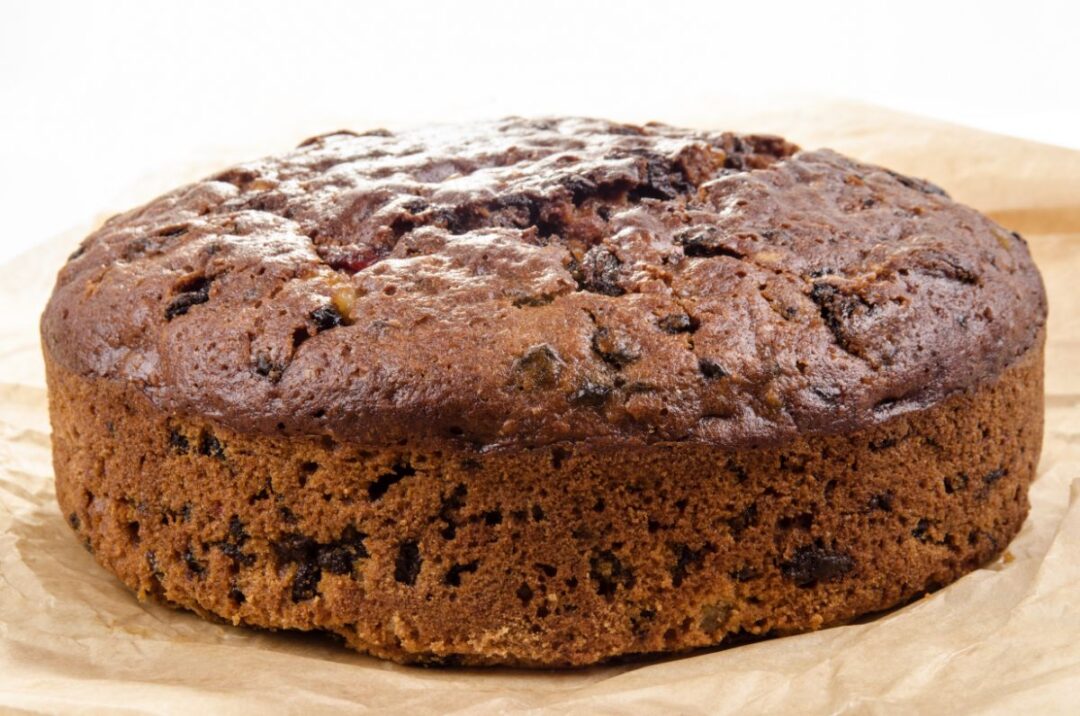 Why Do Fruit Cakes Sink in the Middle? (6 Common Causes) - Baking ...