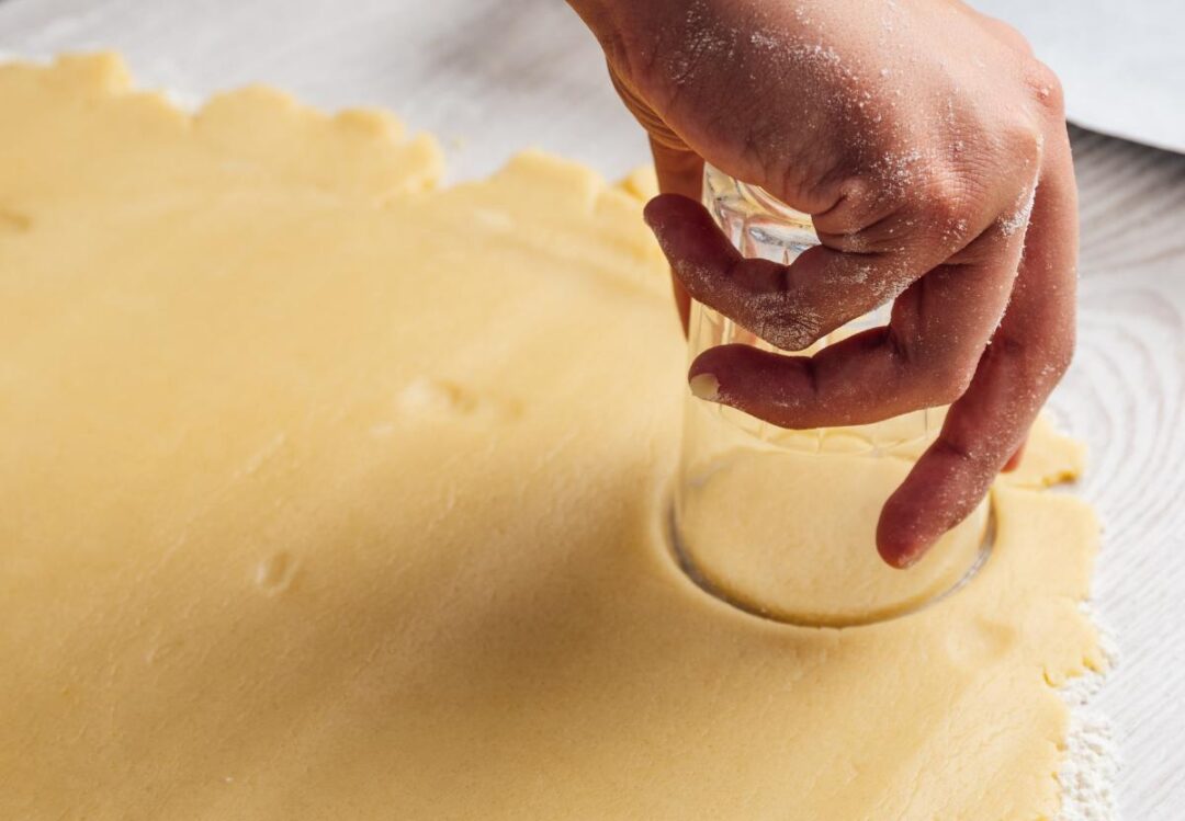 No Cookie Cutters? Try These 5 Clever Sugar Cookie Hacks Instead ...